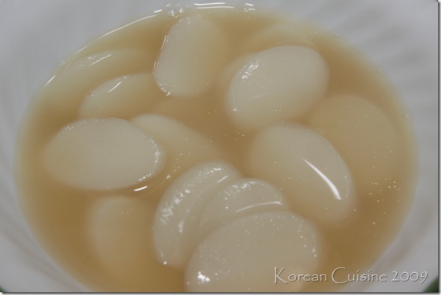 Korean Cuisine: Dduk Gook using Gom Gook Broth - (떡국)